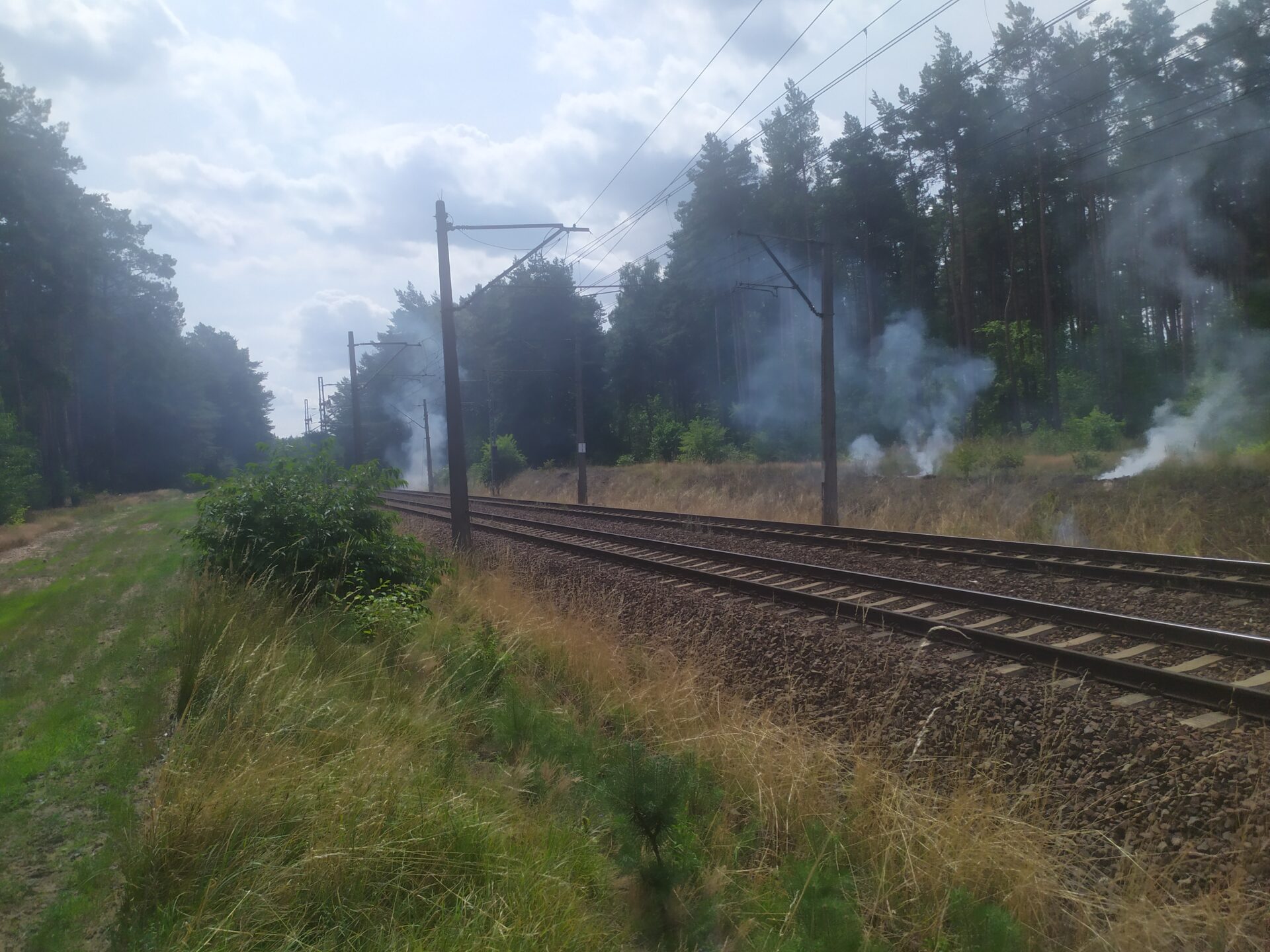 Portal Swarzędzki – Płomienie przy torach kolejowych